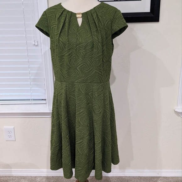 NorthStyle | Dresses | Northstyle Dark Green And Gold Dress | Poshmark